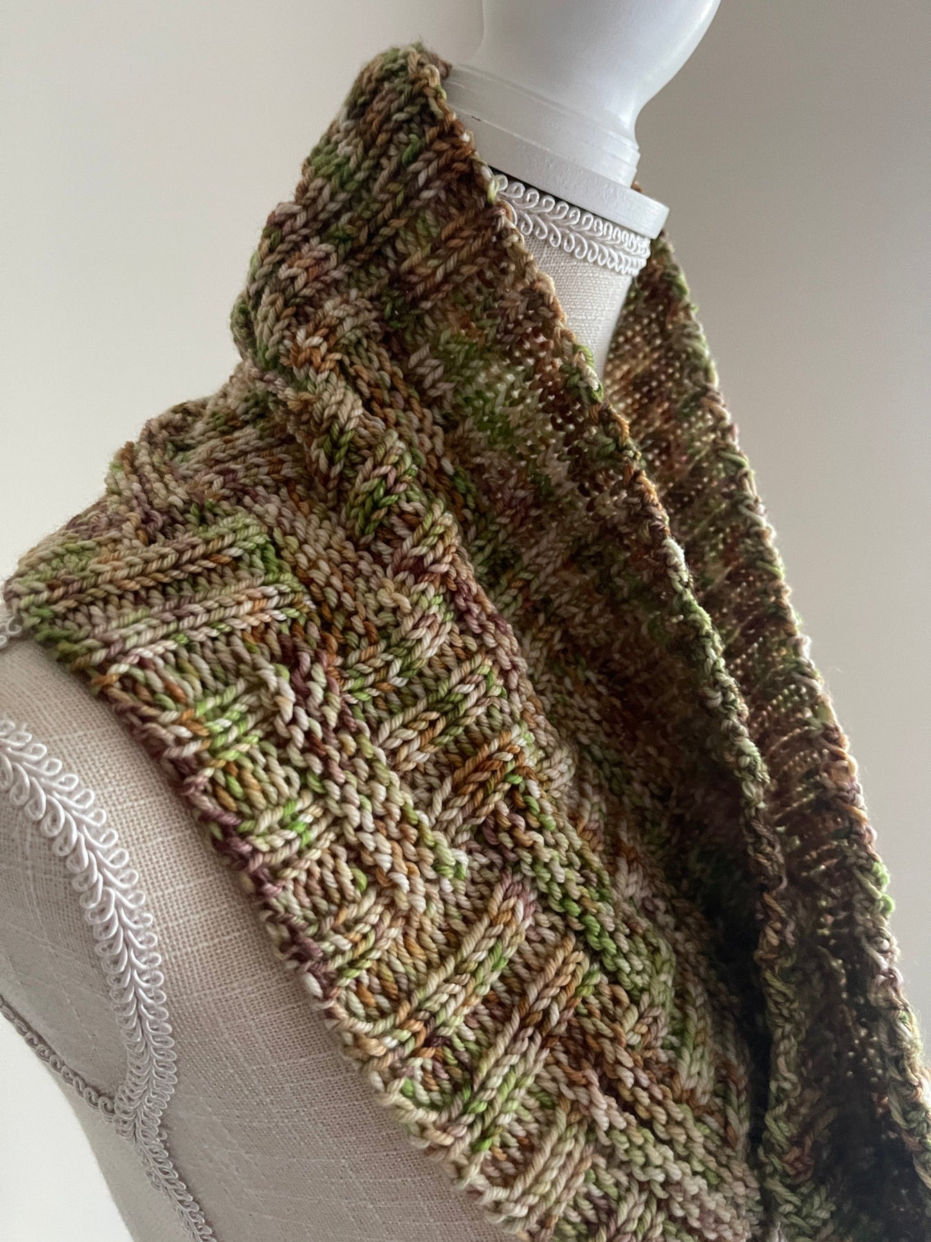 Criss-Cross Applesauce Cowl Pattern – Mountaintop Yarn